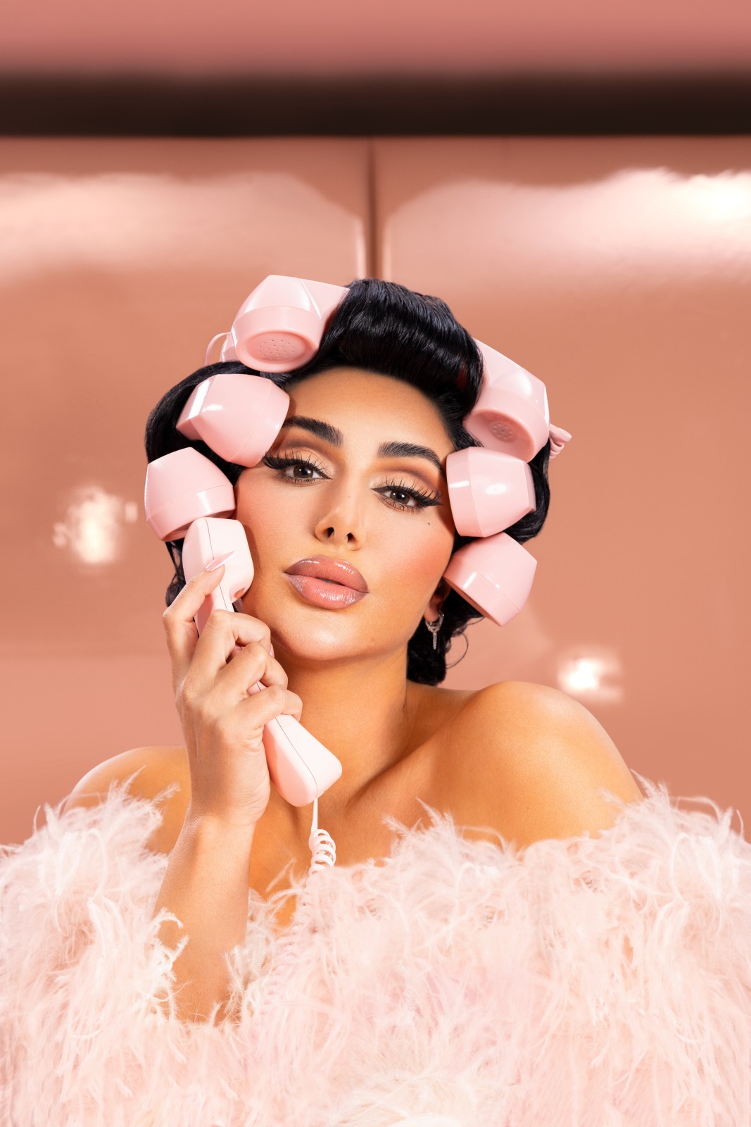 Huda Beauty تٌطلق بودكاست Huda Hotline - جمالك